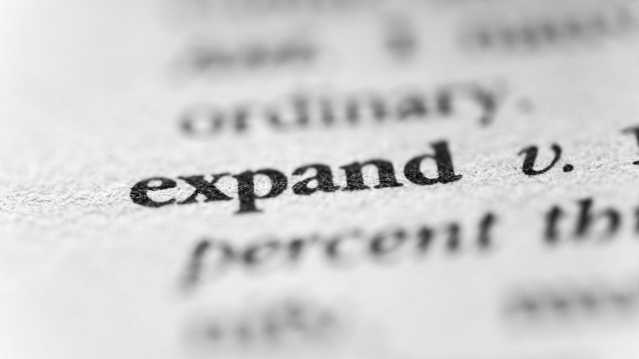 How to Expand a Paragraph Without Fluff - Writing With AI